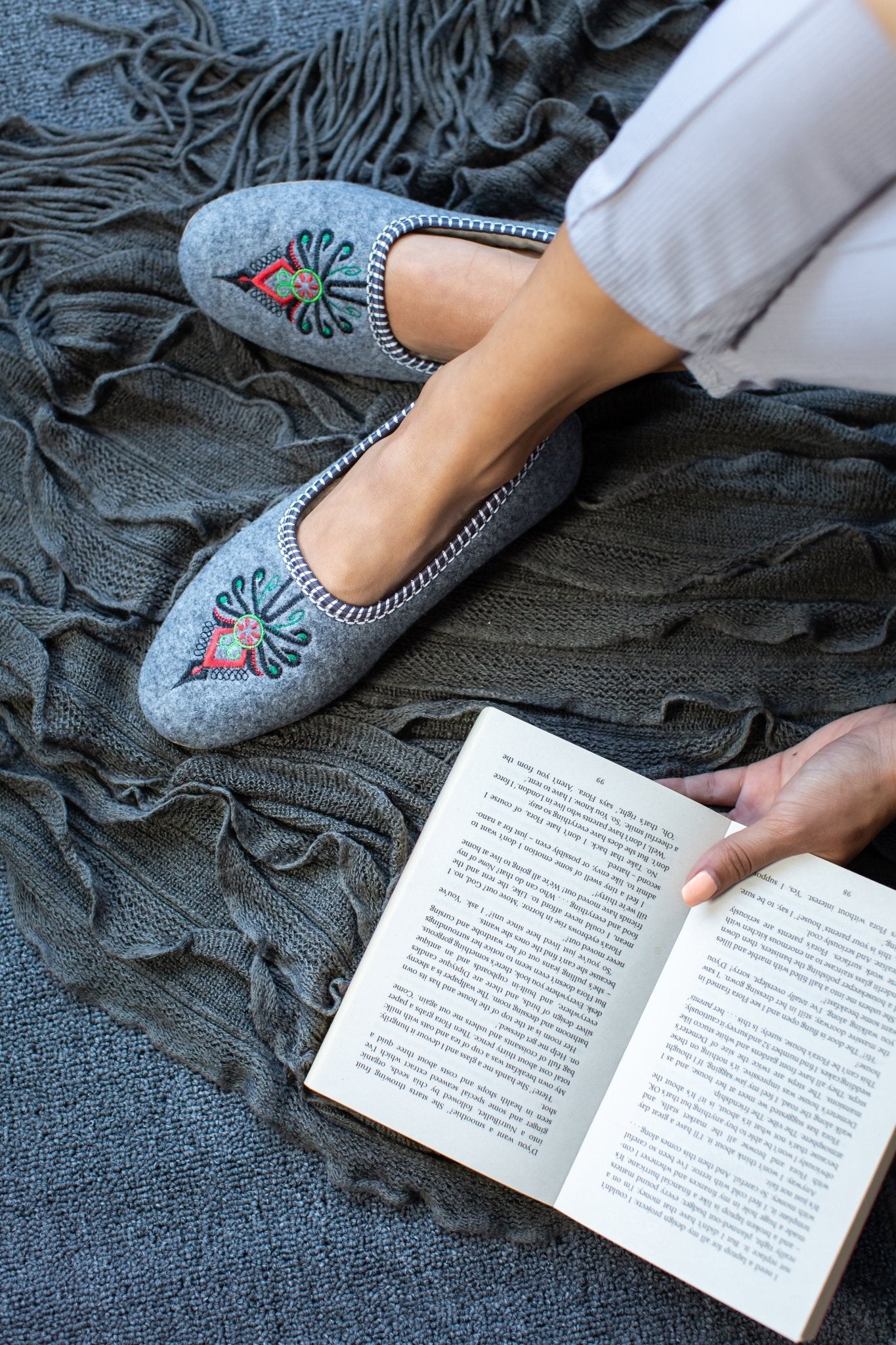 Highlander Felt Handmade Slippers – ONAIE