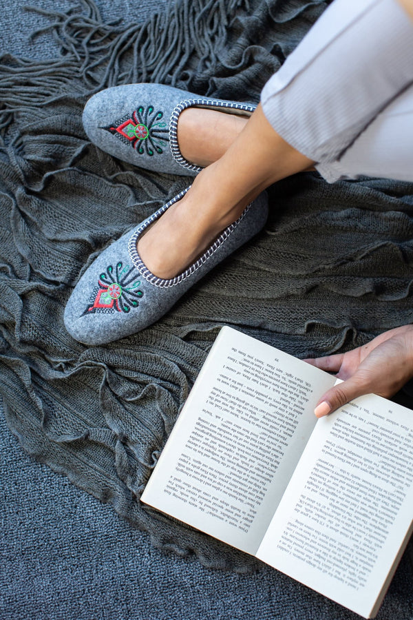 Highlander Felt Handmade Slippers – ONAIE
