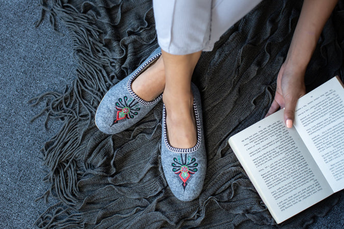 Highlander Felt Handmade Slippers – ONAIE