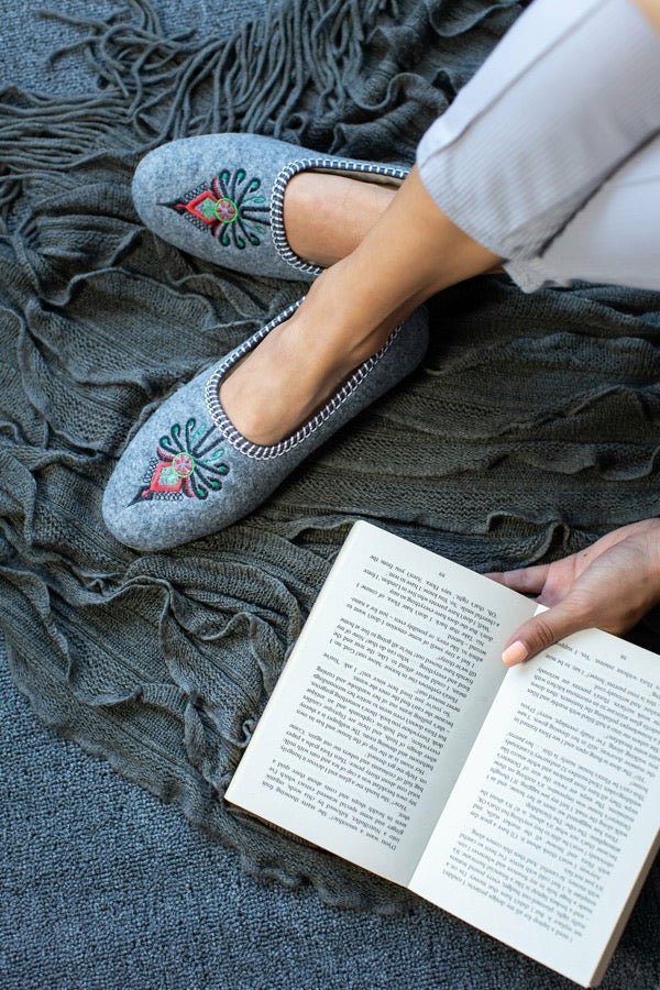 Highlander Felt Handmade Slippers – ONAIE